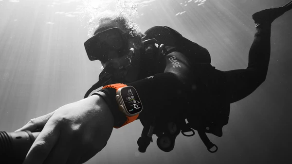 Apple Watch Ultra 2 Cellular 49mm Titanium Alpine Loop Olive | BestPrice.gr