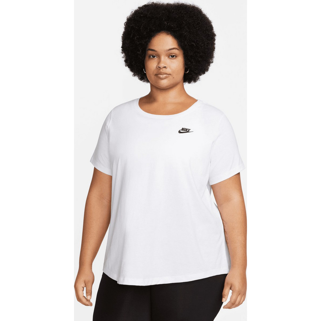 Nike Sportswear Club EssentialsT-Shirt (Plus Size) FD0646-100 ...